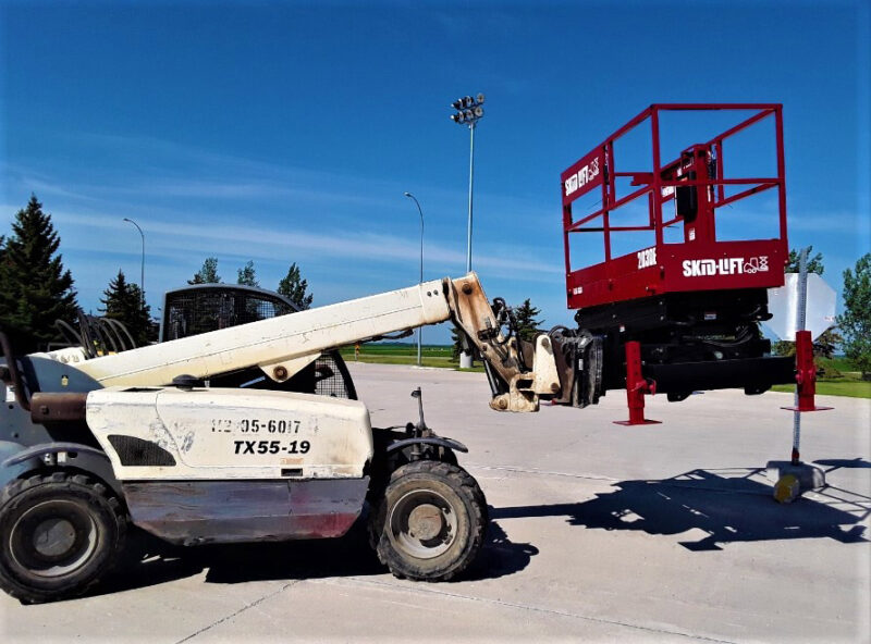 Terex-Telehandler-Lifting-2030E-HD-from-Side-Plate - Skid-Lift